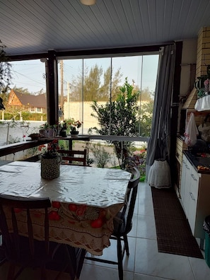 Casa Familiar, vista para o jardim | Sala de estar | Smart TV de 55 de polegadas com canais por cabo, televisor, Netflix