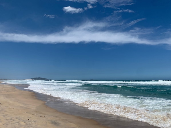Casa Familiar, vista para o jardim | Praia | Perto da praia, praia de areia branca