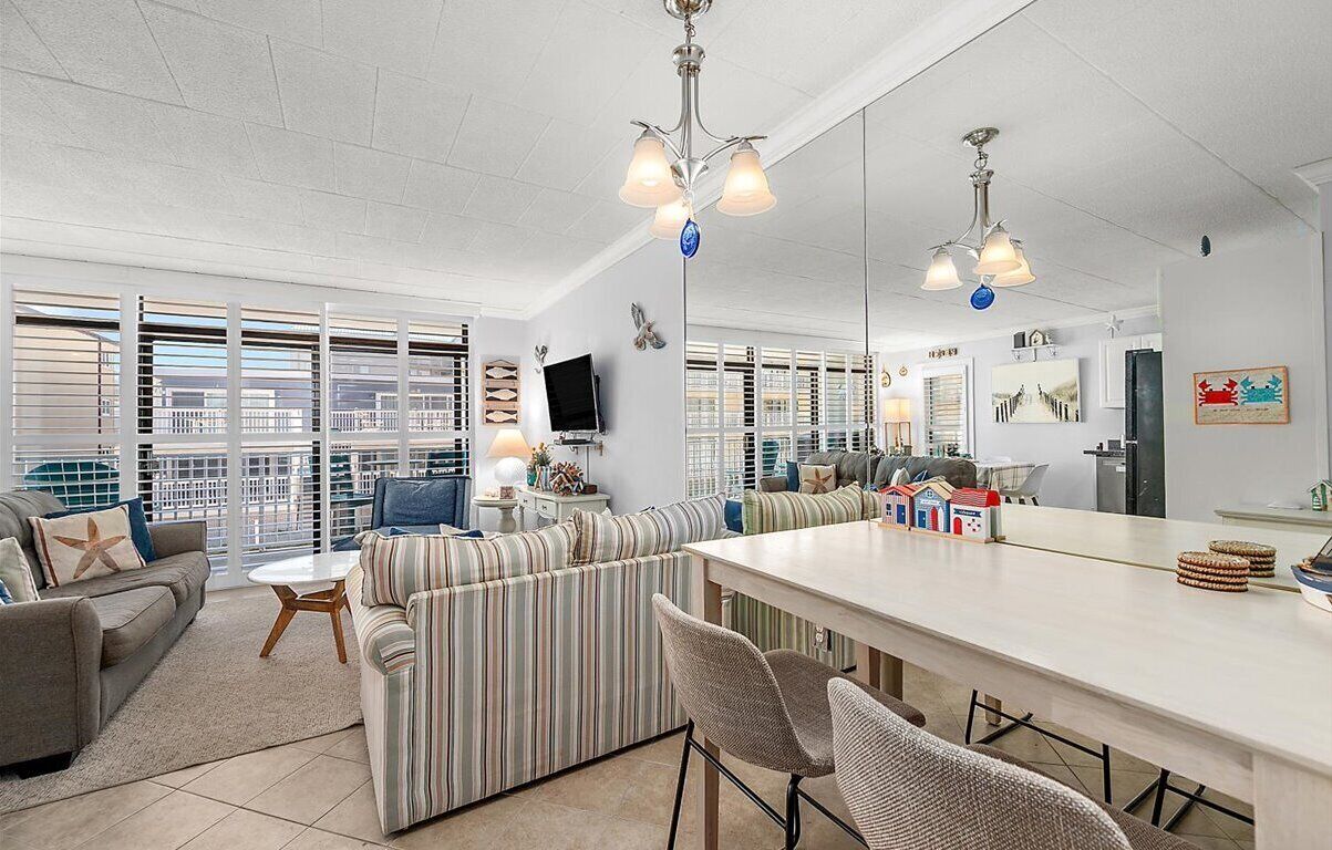 Ocean Block 2 Br 2 Ba Unit - Short Walk To The Beach! - Ocean City, MD