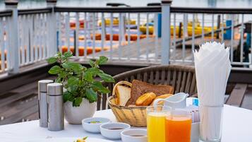 Pequeno-almoço tipo buffet diário incluído