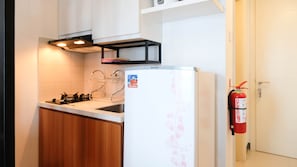 Estúdio | Cozinha privada | Um frigorífico, uma placa de cozinha, utensílios de cozinha 