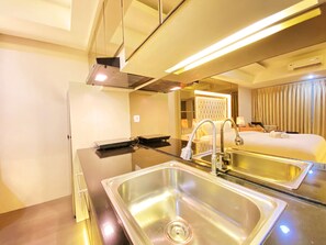Estúdio | Cozinha privada | Geladeira, cooktop, chaleira elétrica