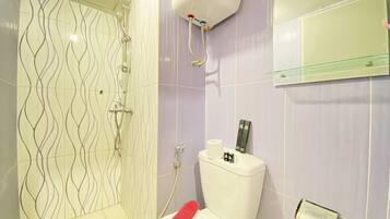 Apartamento, 1 quarto | Casa de banho | Artigos de higiene pessoal grátis, toalhas fornecidas