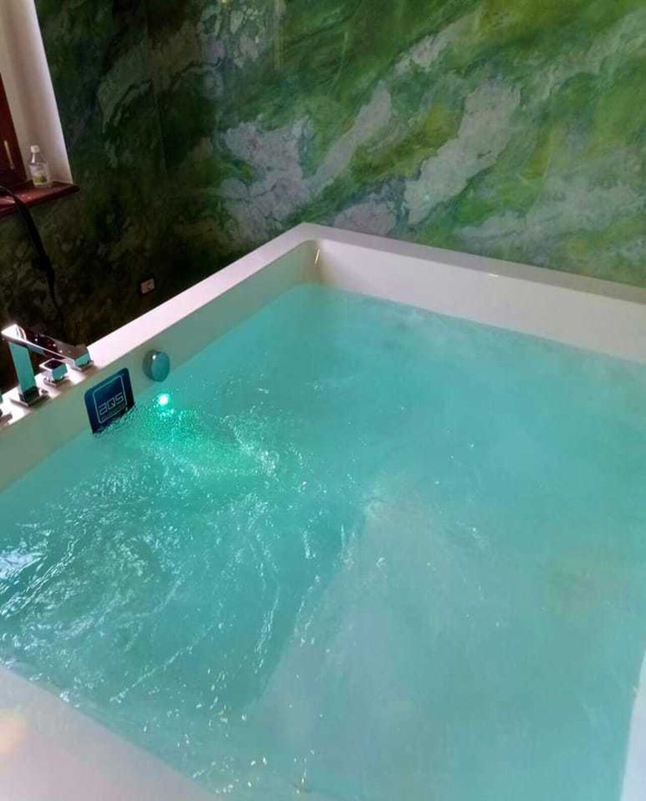 Apartamento, 1 quarto, fumadores, banheira de hidromassagem grande | Casa de banho | Um secador de cabelo, sabão, champô 