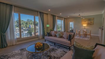 Suíte grand | Frigobar, cofres nos quartos, escrivaninha, cortinas blackout