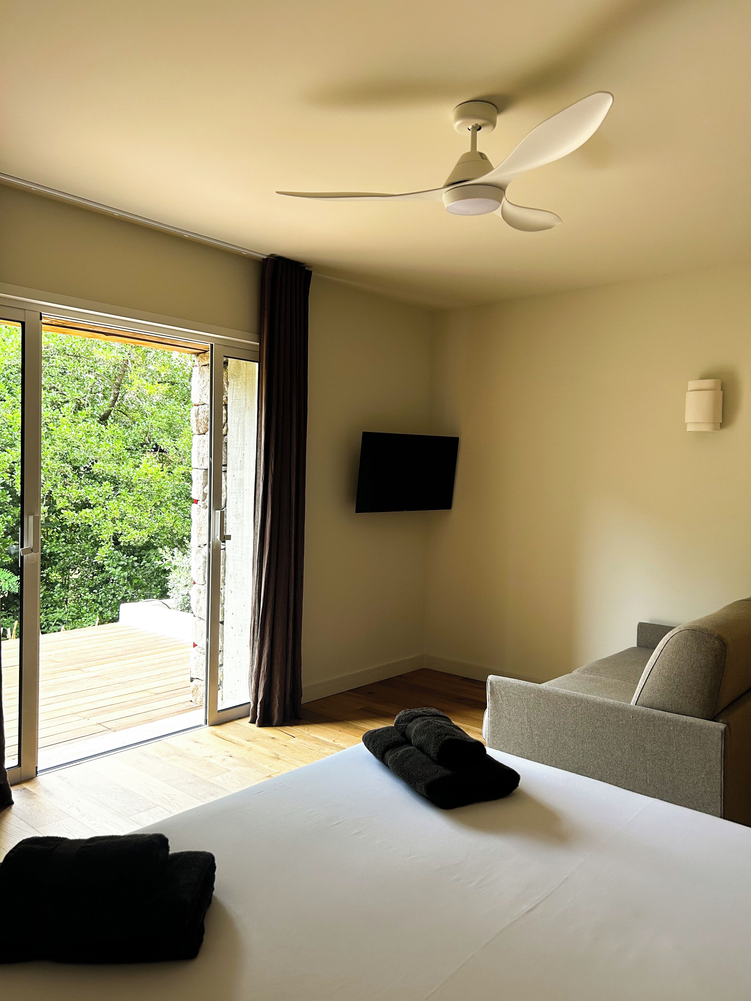 Suite Comfort, vista para o jardim | Minibar grátis, cofre no quarto, secretária, ferro/tábua de engomar 