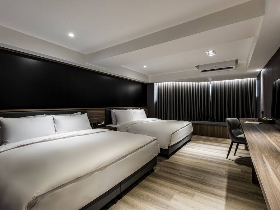 Edredões de penas, minibar grátis, cortinas/cortinados opacos
