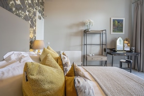 Deluxe King Room | Individualmente decorados, individualmente mobiliados