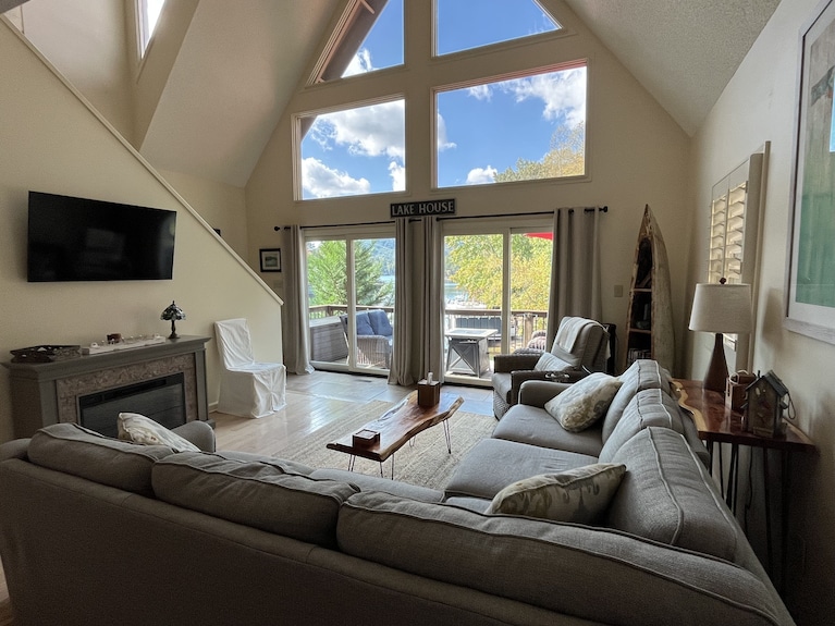 Lovely Lakefront Home Welcomes You To Lake Lure! - Lake Lure, NC