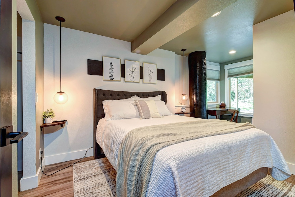 Modern Comfort Apt Near Historic Snohomish - Marysville, WA