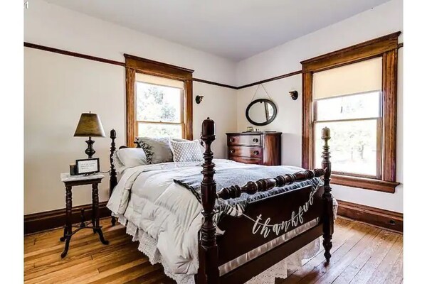 Gorgeous Historical Home Close To Everything! - Eugene, OR