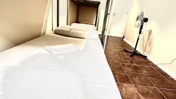 Quarto quádruplo conforto | Wi-Fi de cortesia, roupa de cama