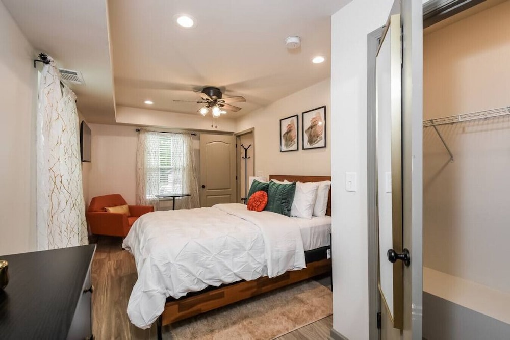 Dreamy Downstairs Unit Of Guest Home With Private Patio, Bbq Area & Yard Games! - Atlanta, GA