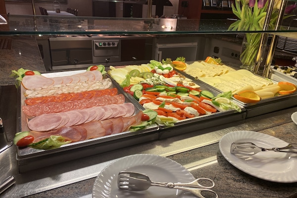Pequeno-almoço tipo buffet diário incluído