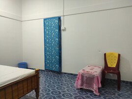 Quarto Standard | Secretária 