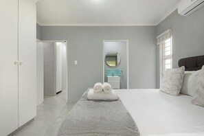 Apartamento (3 Bedrooms) | 3 quartos, ferros/tábuas de passar roupa, Wi-Fi de cortesia