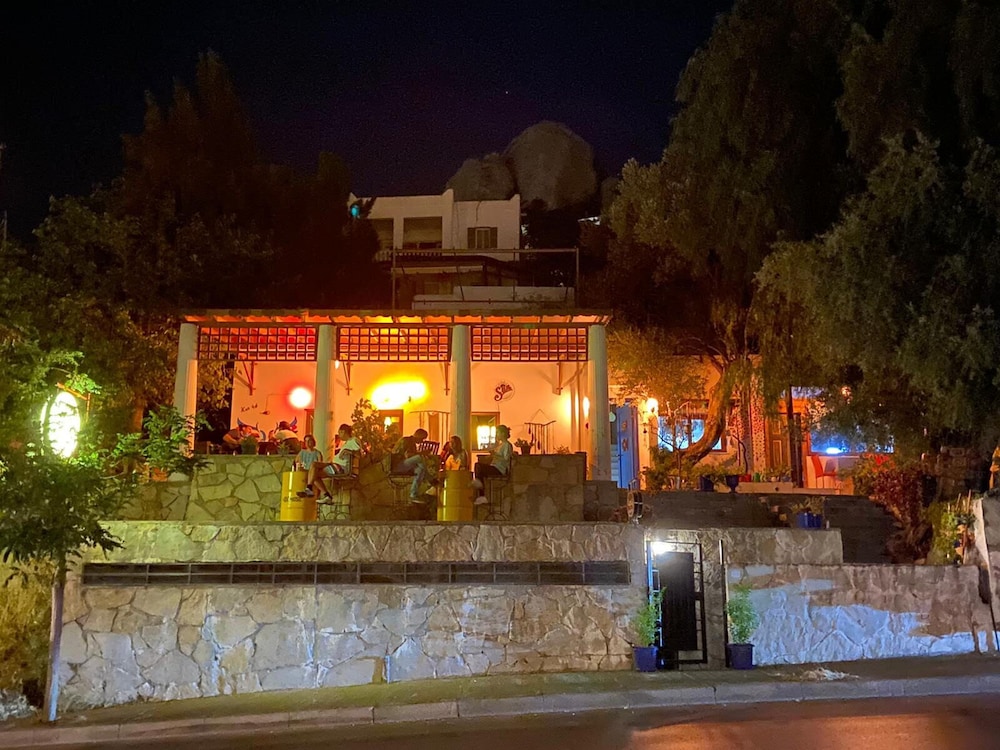 Kapı46 Hostel Pub&kitchen - Yalıkavak