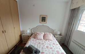 Quarto Duplo Comfort | Edredões de penas, camas de colchão viscoelástico 