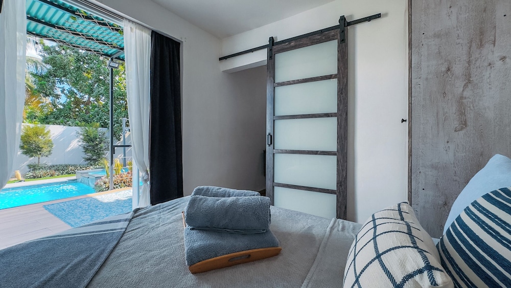 Garden Relaxing Room: Heated Pool & Jacuzzi - Aguada