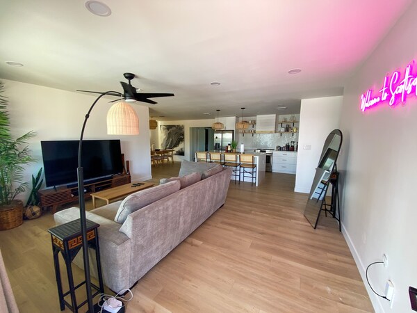 Scottsdale 2400 Sq Ft Home With Games - Scottsdale, AZ