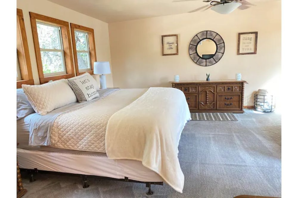 Lake Front Home - Medina Lake, TX