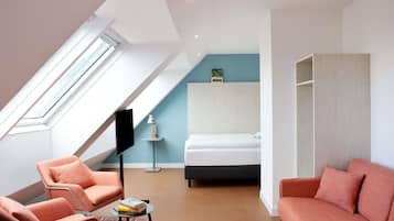 Quarto, 1 cama de casal (Greet Super Room) | Secretária, cortinas/cortinados opacos, quartos insonorizados