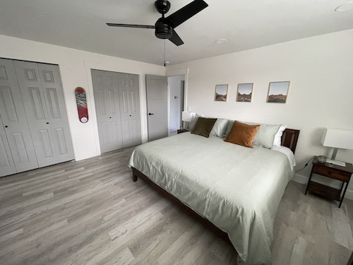 Spacious Modern Villa W/ Hot Tub & Mountain Views - West Jordan, UT