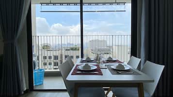 Apartamento Cidade | Sala de estar | Smart TV de 47 polegadas com canais por cabo, televisor