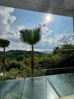 Quarto Twin Deluxe | Roupa de alta qualidade, camas de colchão viscoelástico 