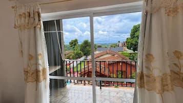 Quarto quádruplo standard | Terraço/pátio
