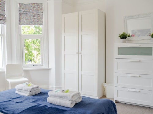 Pass The Keys | Hilbre  2 Streets Away From The Sea Sleeps 6 Ev Charge - Wirral