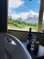 Suite-Estúdio | Cofre com capacidade para portátil, secretária, quartos insonorizados 