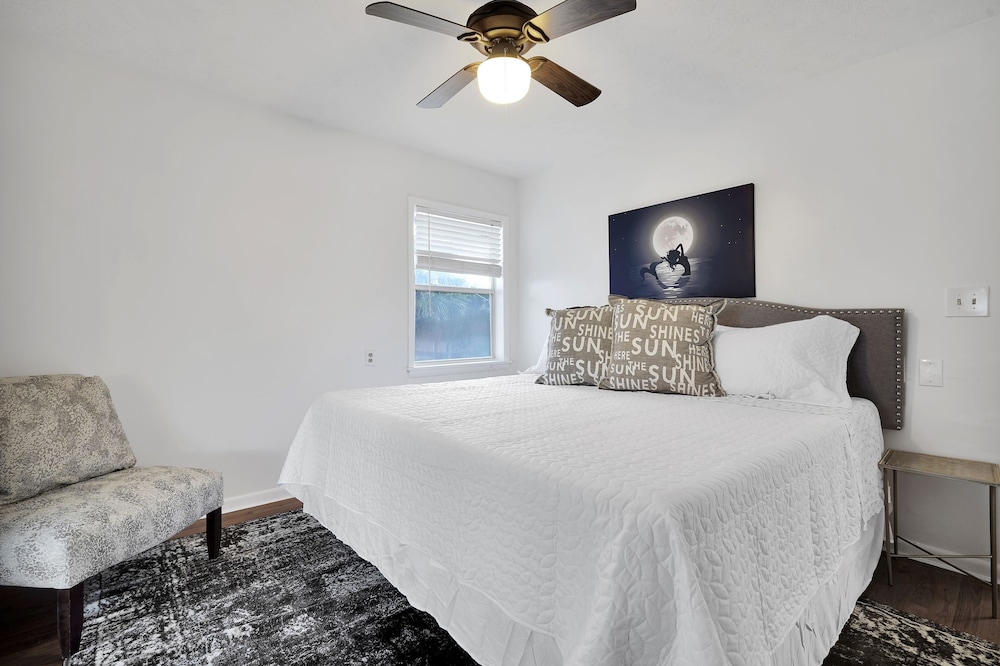 New Listing! Amazing Oceanfront With Balcony Overlooking The Beach - Vilano Beach, FL