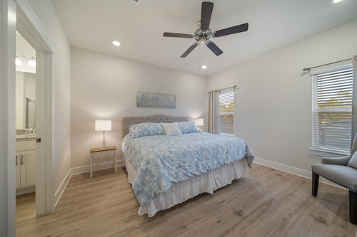 Snowbird Special Brand New 4br/3.5ba Perdido Key House, 3 Minute Drive To Beach - Perdido Key, FL