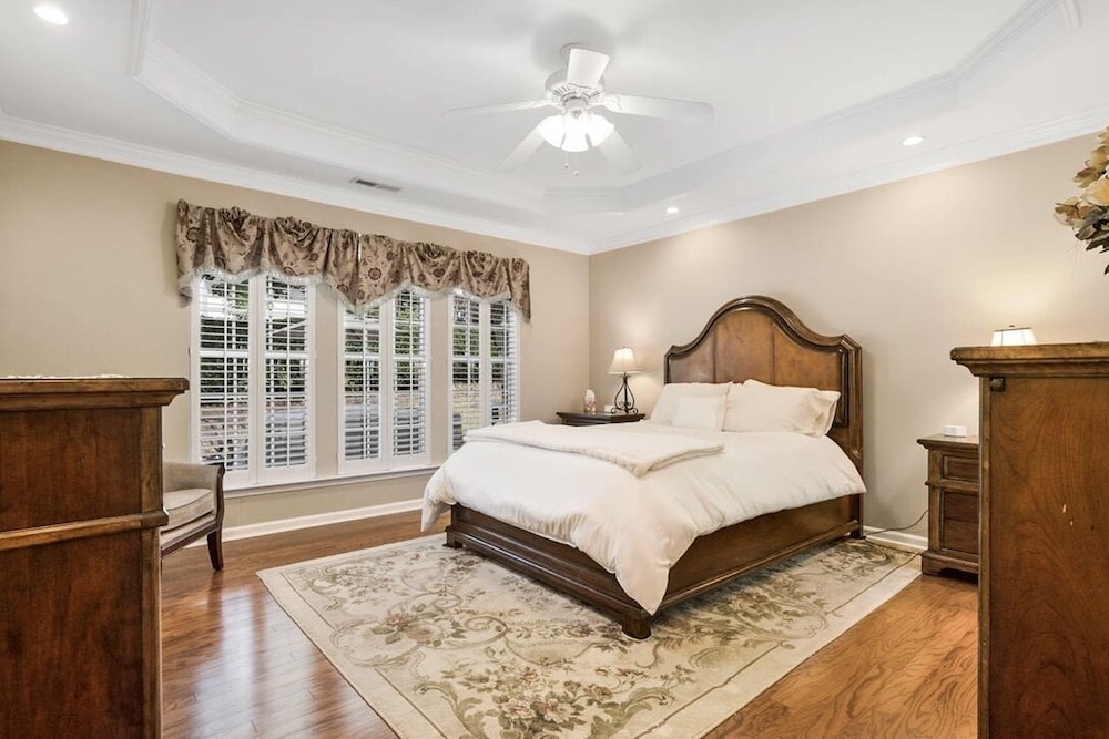 Spacious & Private Getaway Near Downtown Raleigh! - Raleigh, NC