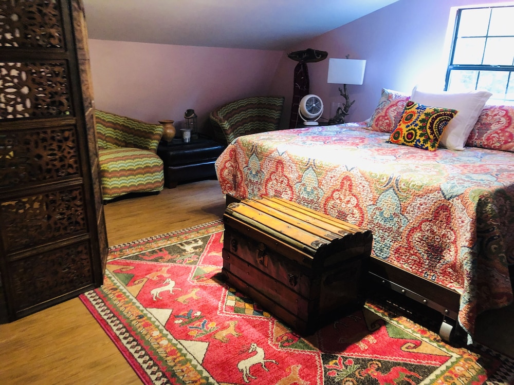 Luxury Bohemian Lodge on Coker Creek w Oversized Hot Tub & Outdoor Fire ...