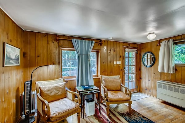 Rustic Funk Waterfront Pet Friendly Cabin - Idaho Springs, CO