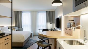 Estúdio, 1 cama queen-size e sofá-cama | Roupa de alta qualidade, edredões de penas, cofre no quarto