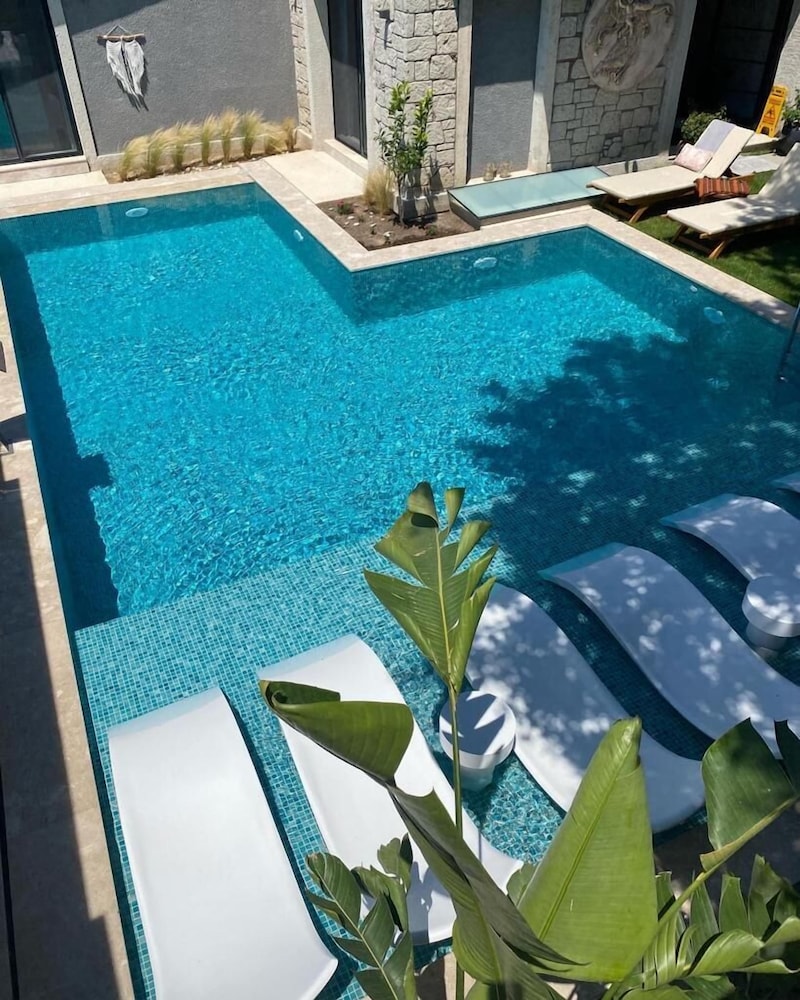 Chloe Alacati - Çeşme