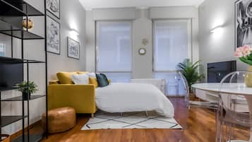 Apartamento | Sala de estar | Smart TV de 45 polegadas com canais por cabo, televisor