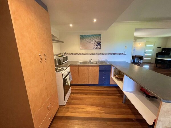 Mambo #5 Double Storey Holiday Home - Agnes Water