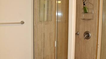 Apartamento Familiar em Condomínio Fechado | Casa de banho | Um polibã, toalhas fornecidas