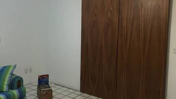 Apartamento Familiar em Condomínio Fechado | 4 quartos, Wi-fi grátis, roupa de cama fornecida