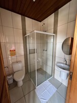 Quarto Triplo com Varanda | Banheiro