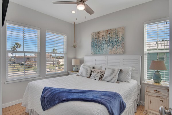 Nauti Beach By Silver Sands Vacation Rentals - Port Aransas, TX