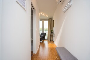 Quarto premium | Espaço de trabalho para notebook, Wi-Fi de cortesia, roupa de cama