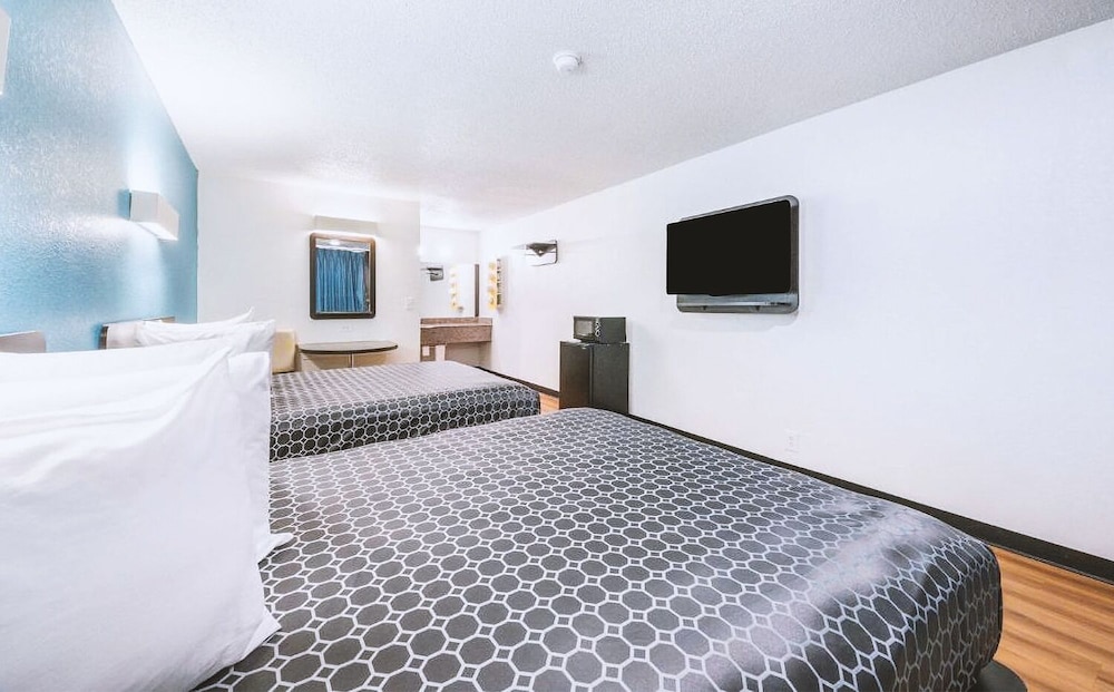 Sky Palace Inn & Suites By Jasper Beeville-2 Queen Bed Non Smoking - Beeville, TX