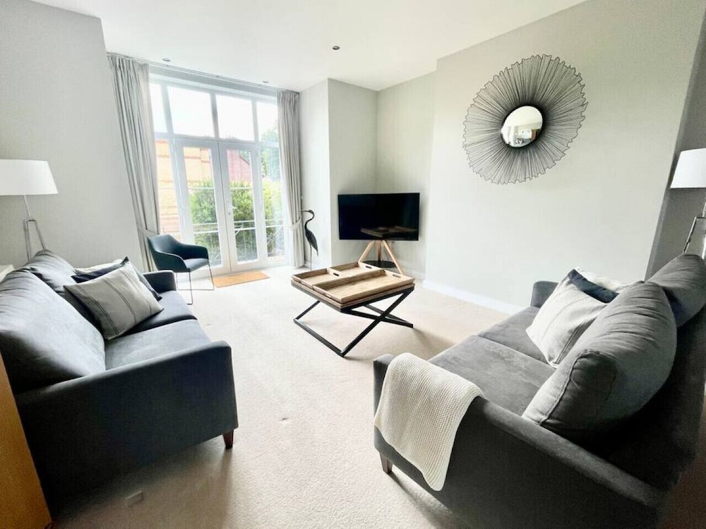 Blue Heron - 2 Bedroom Apt With 2 Parking Spaces - From 165 Per Night - Henley-on-Thames