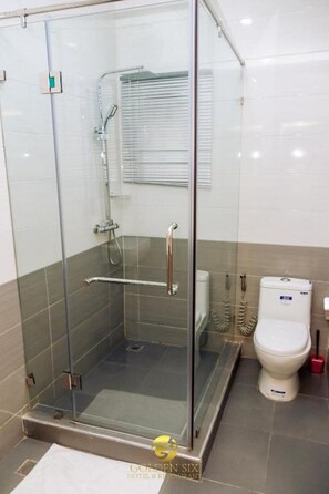 Roupões, toalhas fornecidas 