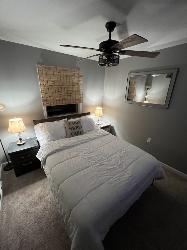 Spacious And Cozy Pet Friendly Chalet W/ Hot Tub & Garden Sauna - Pocono Mountains, PA